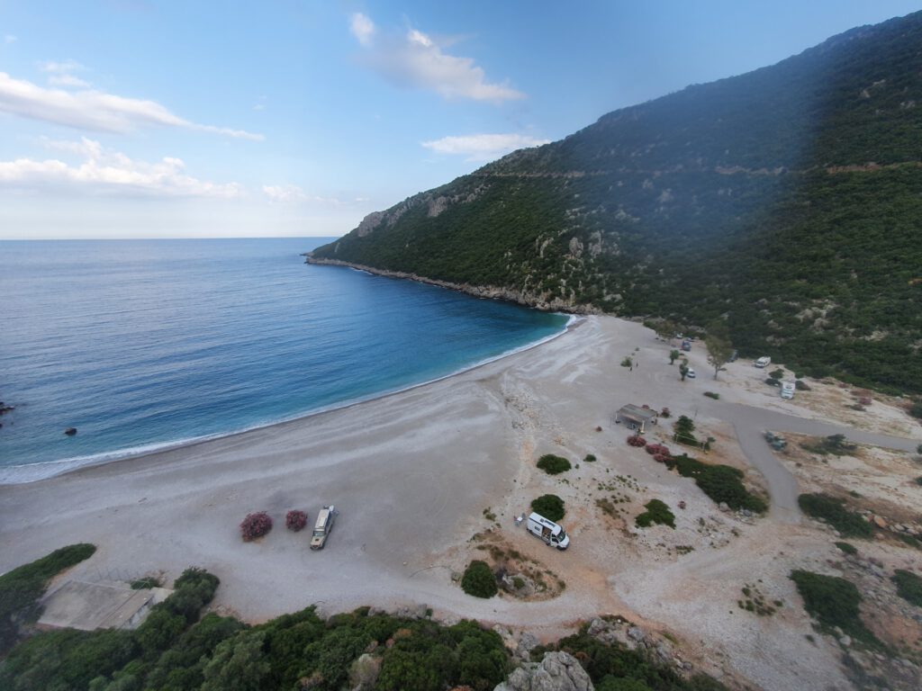 View on Vlychada beach from Le Sabre (6A+) (c) Margaux Pirotte – Ecopoint Climbing
